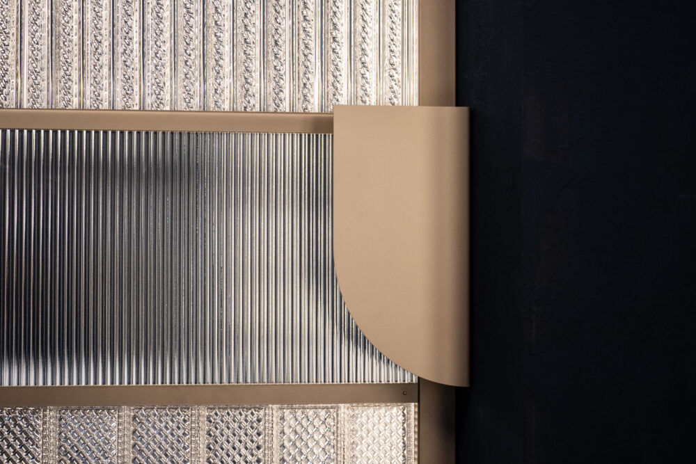 Hudson Columns and New York Wall - iDogi